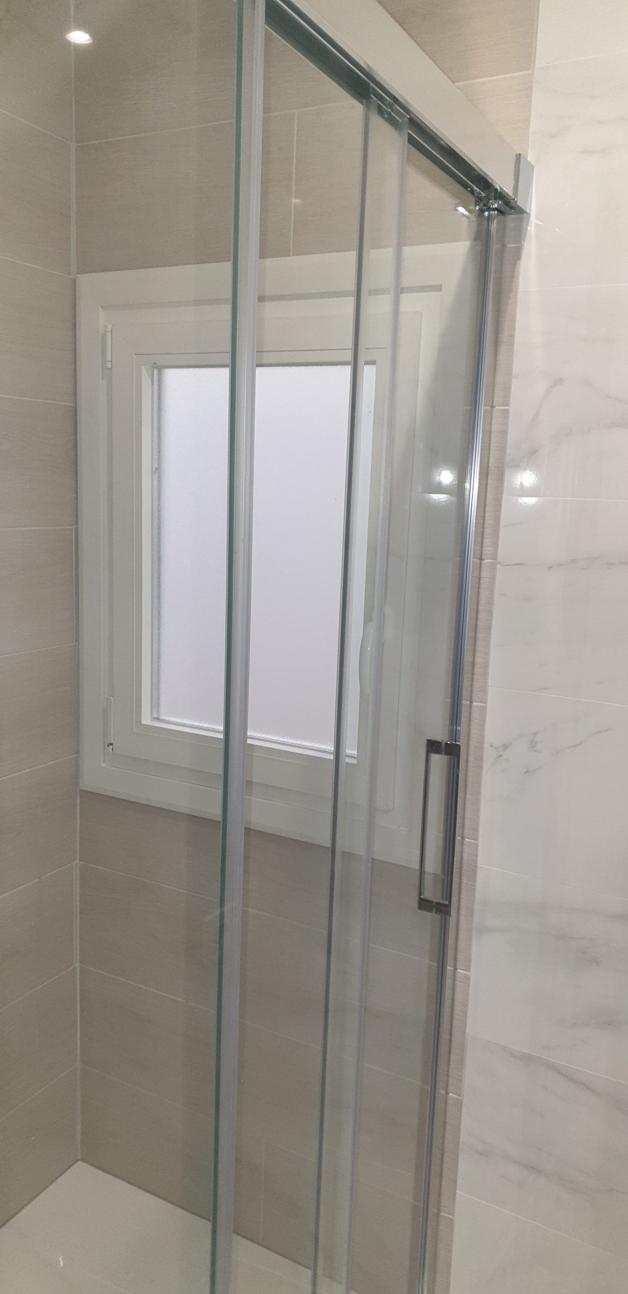 Pvc Blanco .Cuartos de baños • OFR Ventanas